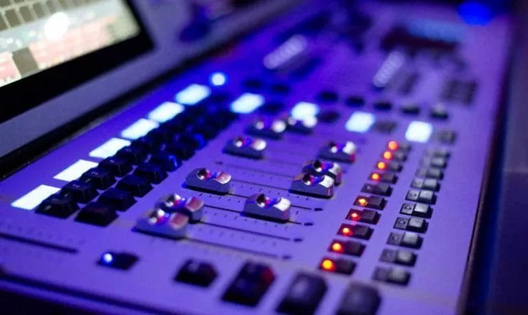 Choosing the Right Stage Lighting Console for your School - PHANTOS